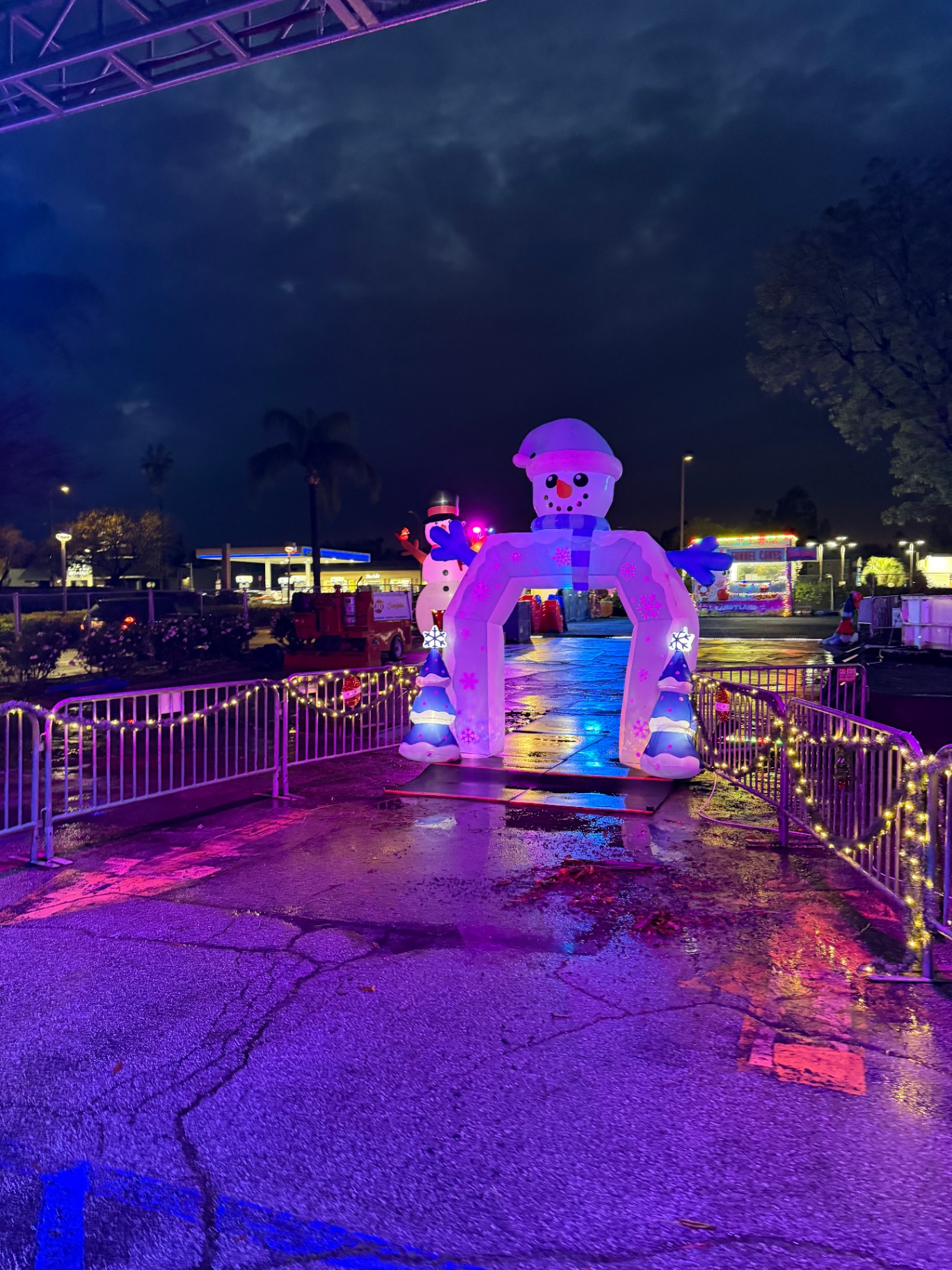 Woodland Hills On Ice | LA's Premier Outdoor Holiday Ice Skating Rink